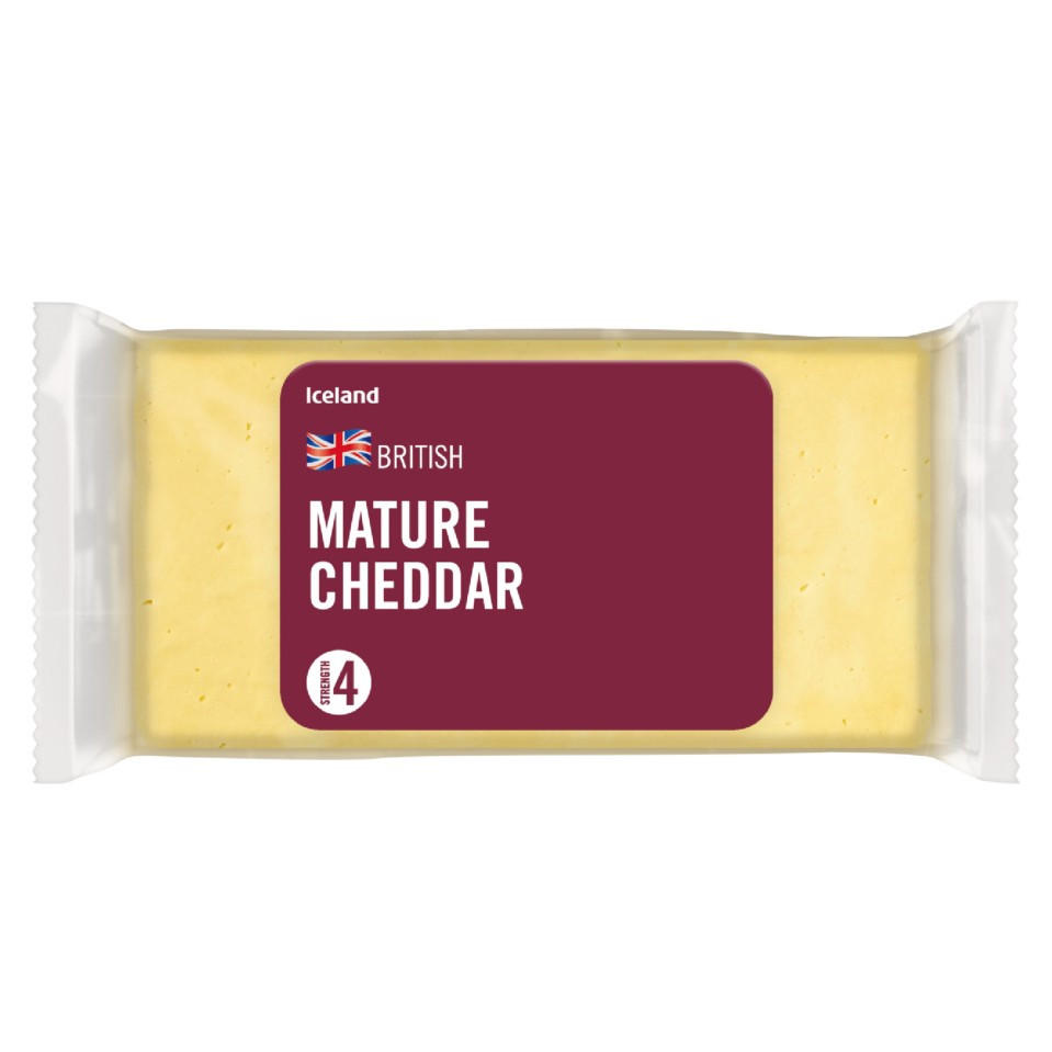Iceland British Mature Cheddar 830g | Cheddar Cheese | Iceland Foods